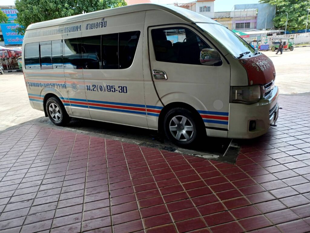 Mini van ride from Nakhon Sawan to Bangkok Sep 2021 - fitravelife.com