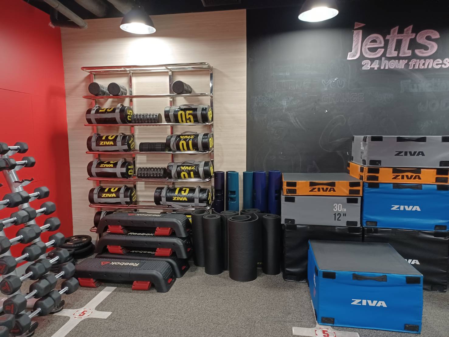 Jetts Fitness – The Street with MAG grip - fitravelife.com